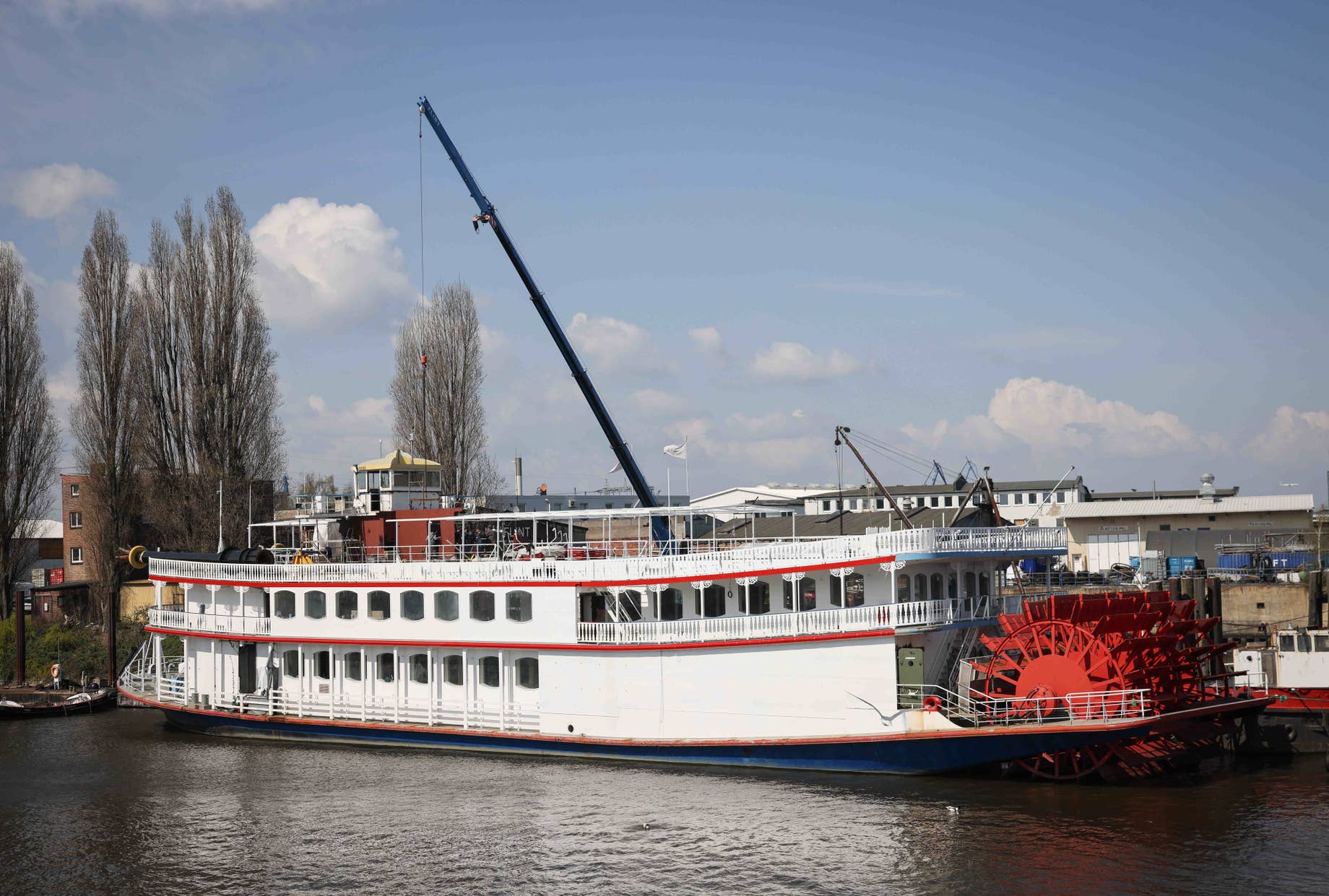 Man With Folding Chair in Alabama Riverfront Brawl Will Avoid Jail Time ...