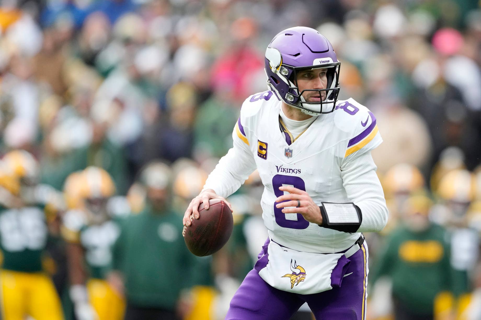 Kirk Cousins Gifted Kohl’s Cash Chain After Being Told He Looks Like He ...