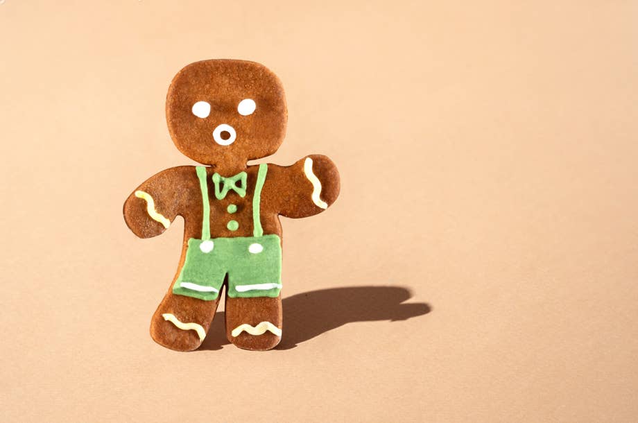 Weirdo in Gingerbread Man Costume Filmed Trying to Enter People’s Homes ...