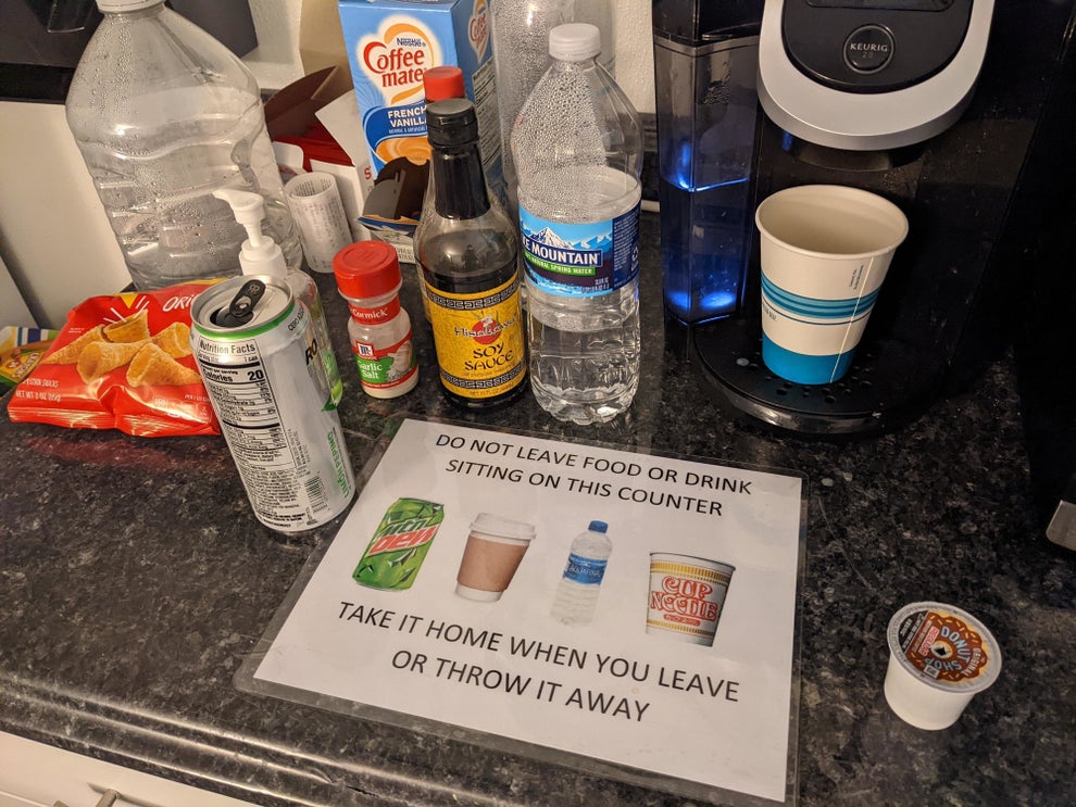 19 Annoying And Disrespectful Things People Do Alllll The Time