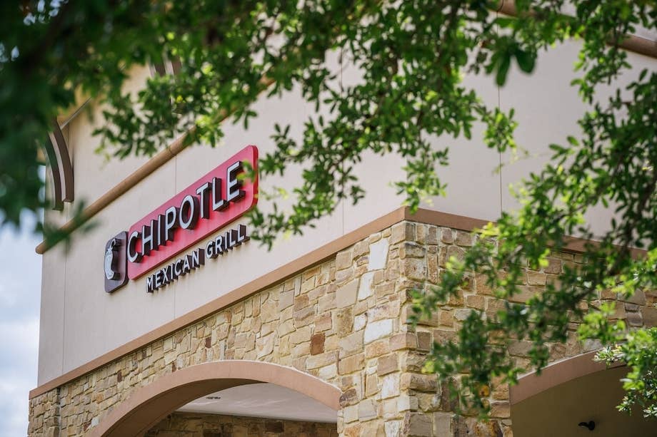 Customers Assault Chipotle Worker After Additional Chicken Fee | Complex