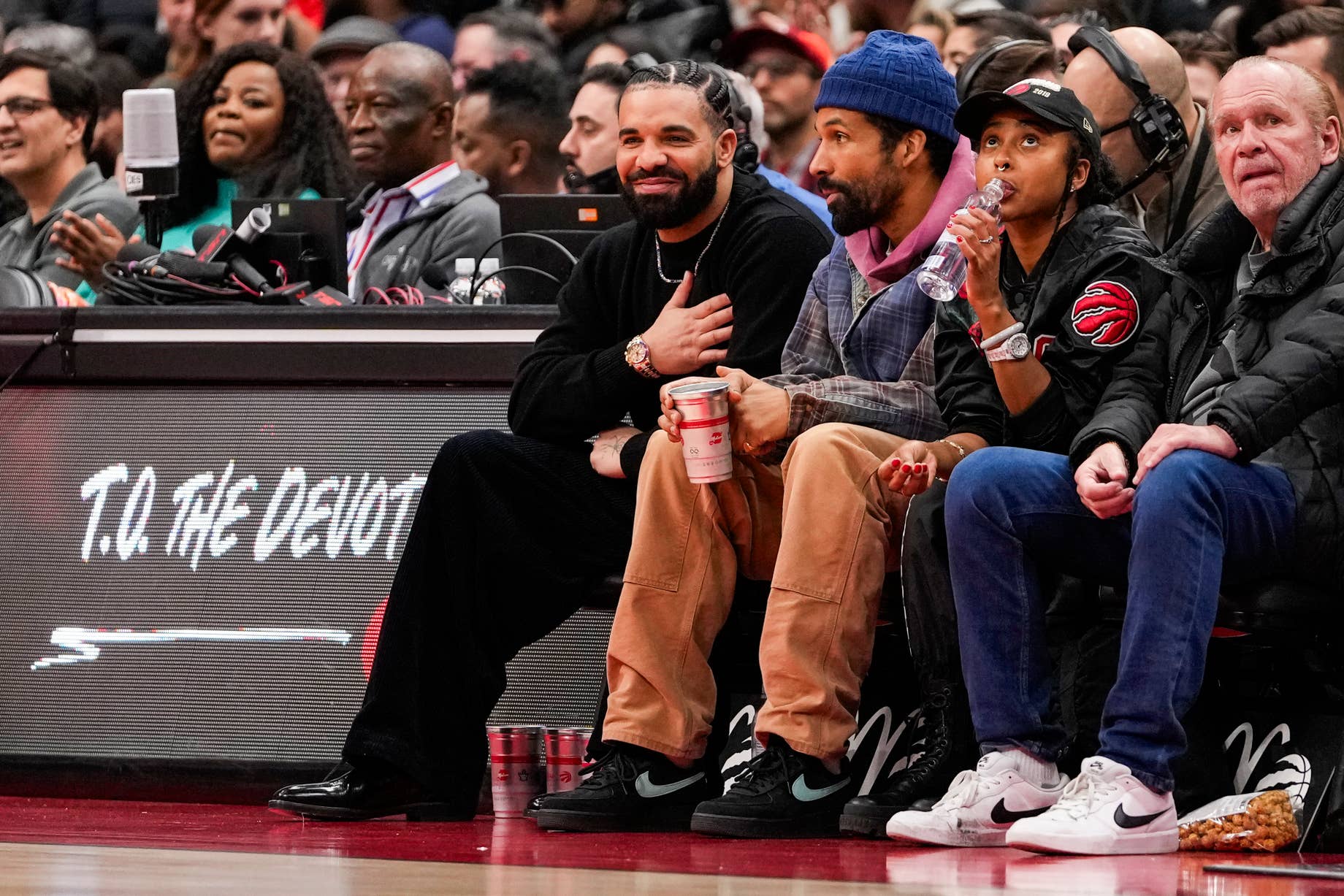 The Internet Reacts To Fake News Story About "Tomb Of Drake" Being ...