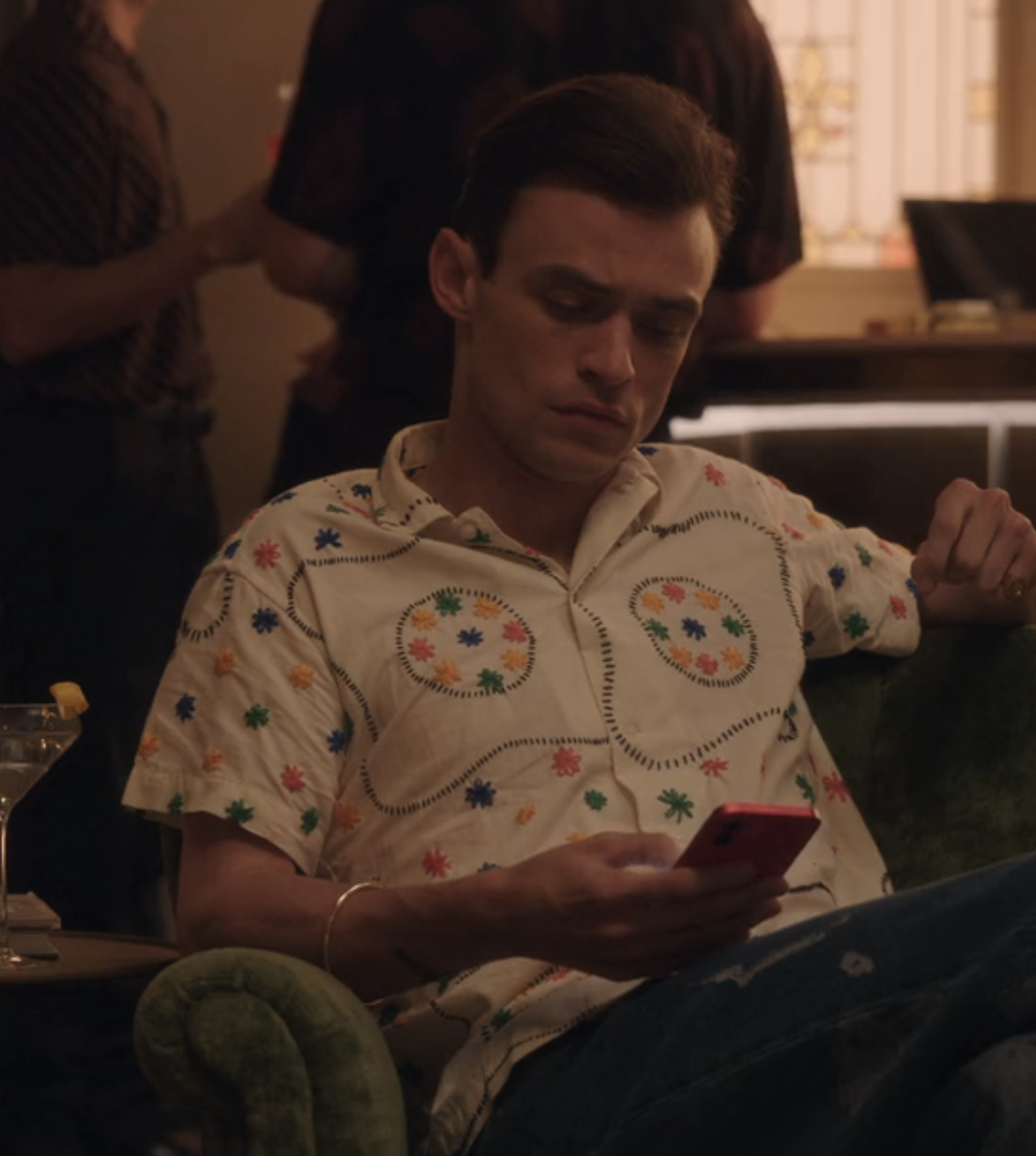 14 Things Younger Men Do That Confuse Older Men