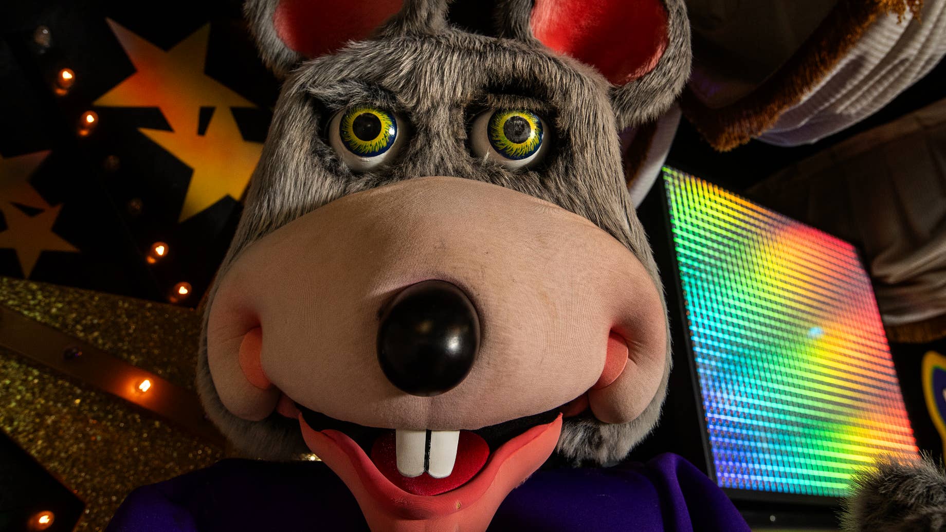 Adults to Compete in 'Human Claw' Challenge on Chuck E. Cheese Game ...