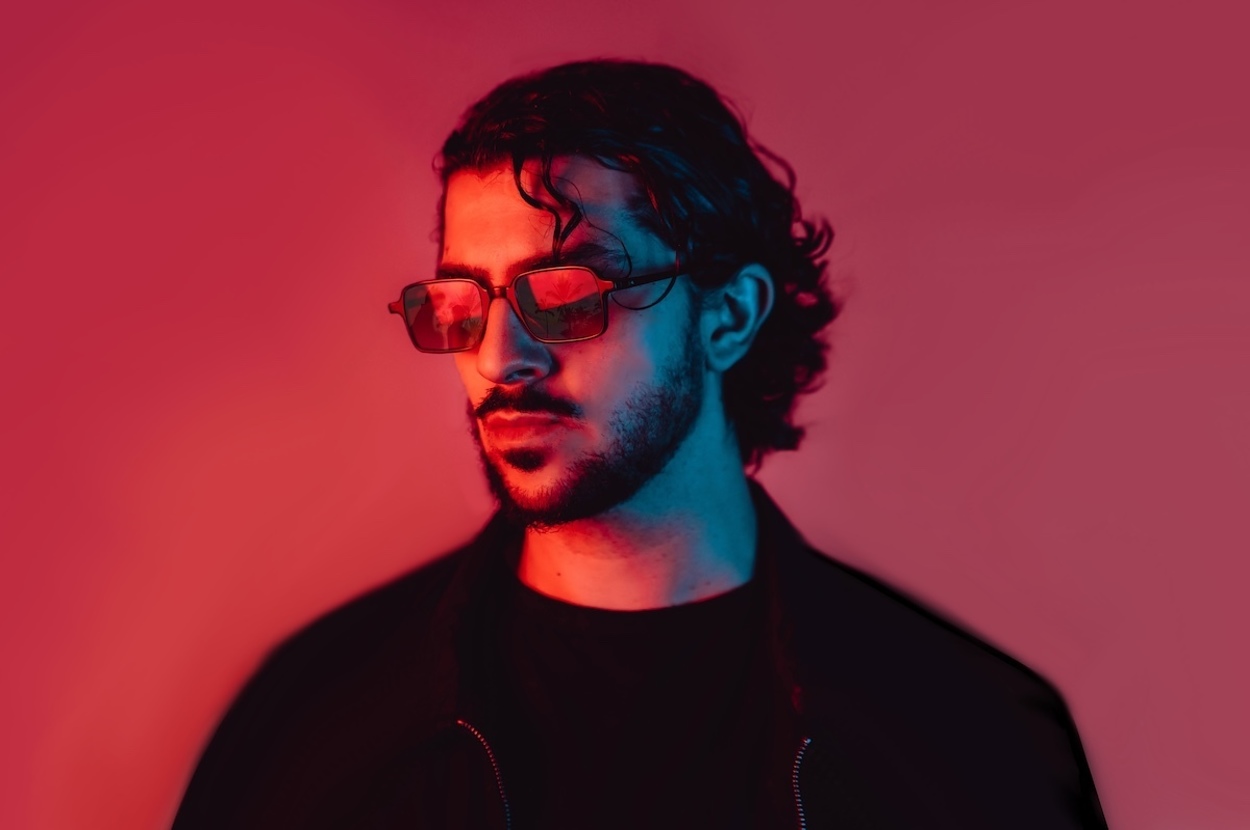 Premiere: R&B Multitalent Niels Shares Smouldering New Gem “Old Flame ...