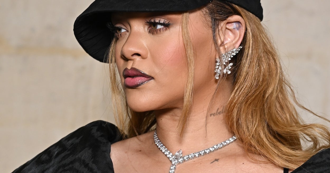 Rihanna Returns to Paris Fashion Week at Dior Couture Show | Complex