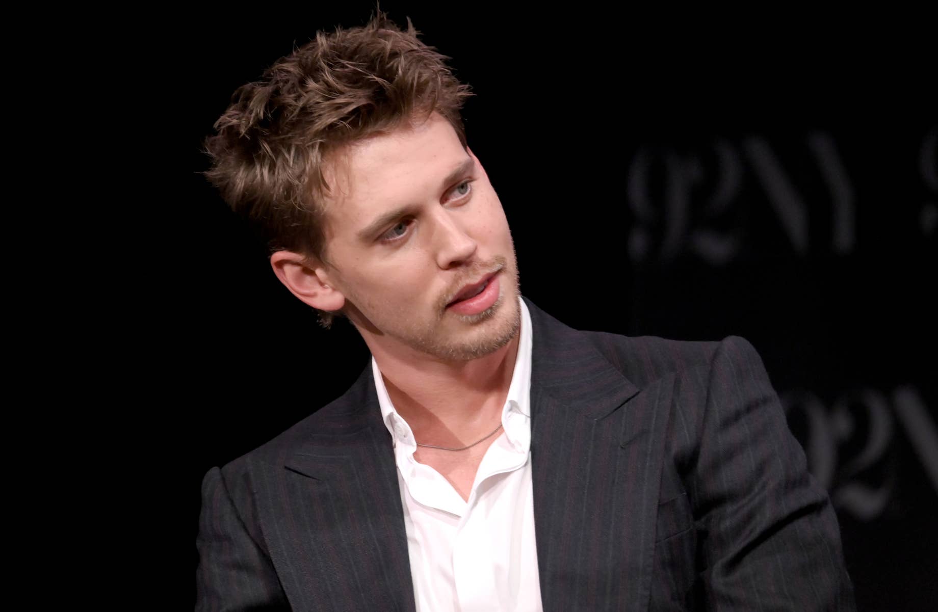Austin Butler Hires Dialect Coach to Shed 'Elvis' Accent | Complex