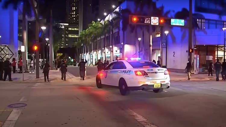Police Refute Viral Miami Mall Alien Conspiracy Theory | Complex