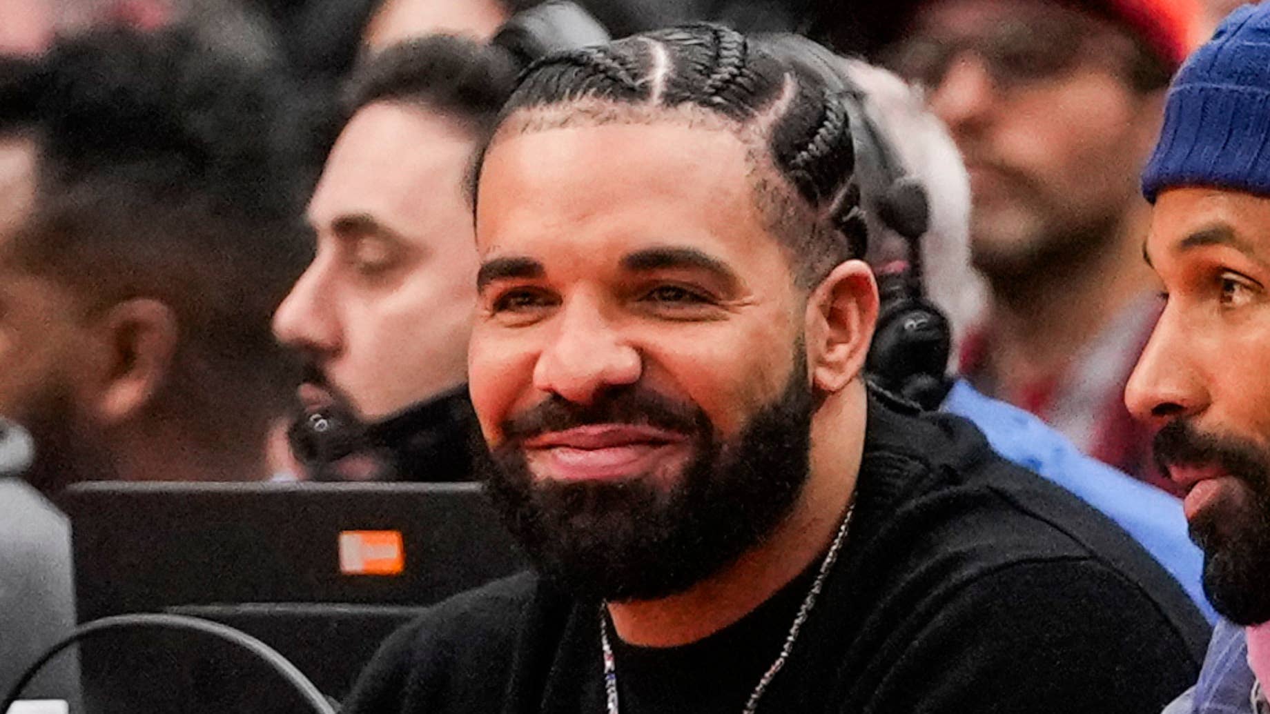 Drake Gifts $100,000 to Fan With Sign Reading 'Just Finished Chemo ...