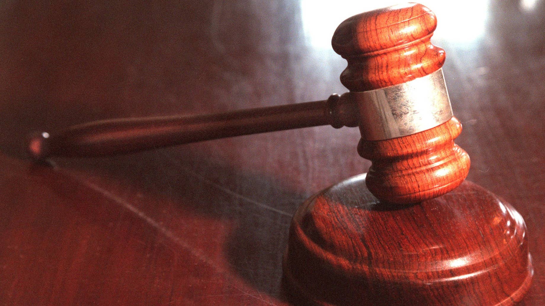 Judge Resigns After Caught Sending 500 Texts From Bench During Murder ...