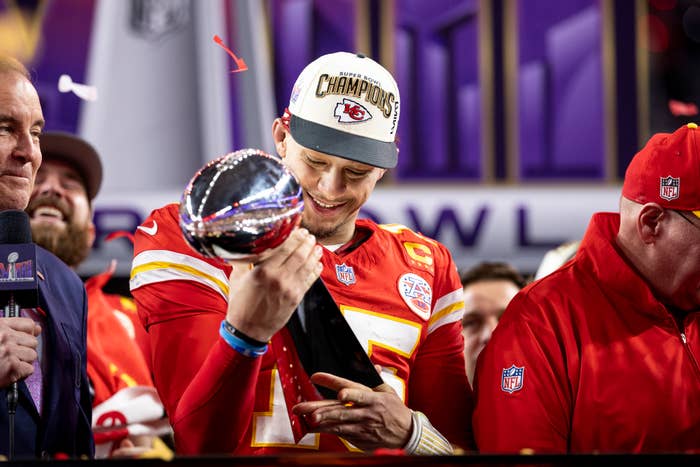 Travis Kelce Screams At And Shoves Andy Reid At Super Bowl Travis Kelce Screams At And Shoves Andy Reid At Super Bowl