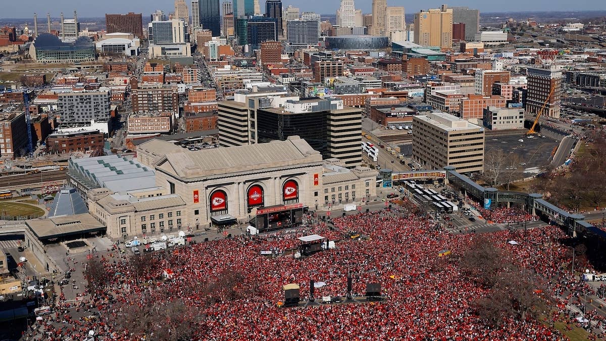 Kansas City Chiefs Super Bowl Parade: 1 Dead, At Least 18 Reported ...