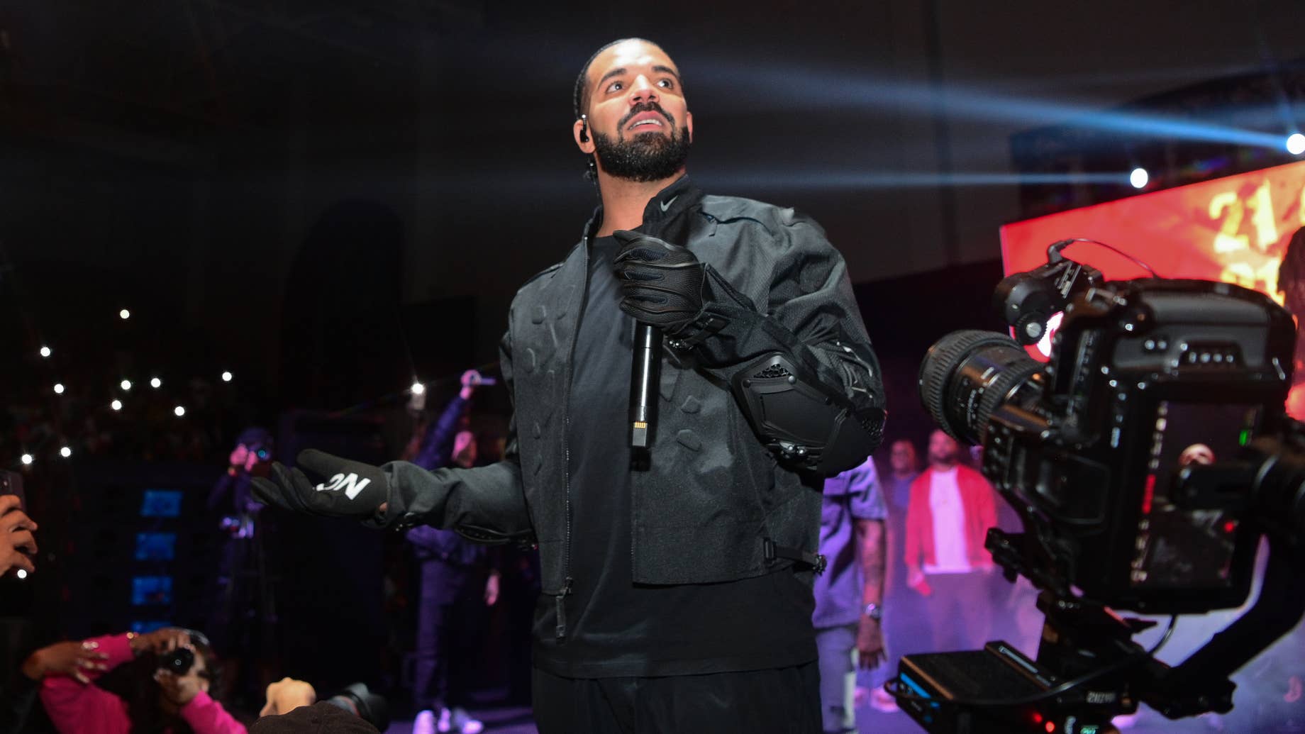 Drake on Spine Outfit Being Inspired by People Who Are 'Spineless as F ...