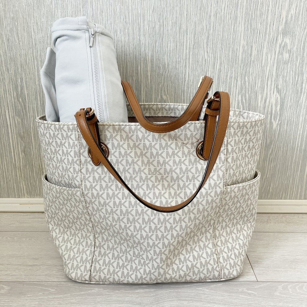 【GU】2290円→1690円に値下げ中！「最強のUVカットパーカー」「手の甲まで日差しをガード」ビヨ〜ンと伸びる『着る日焼け止め』サラサラで最高に気持ちいいの！《着用レビュー》