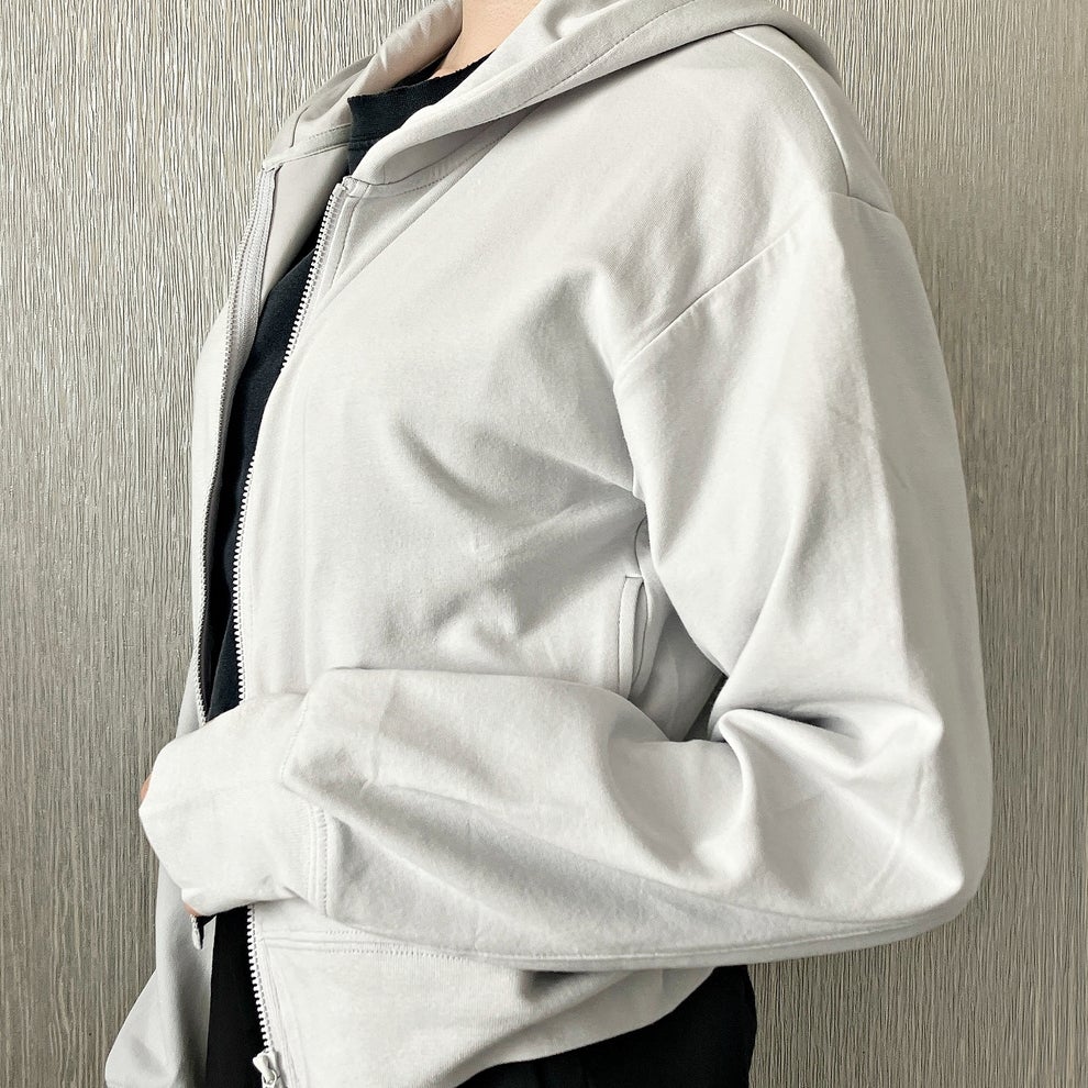 【GU】2290円→1690円に値下げ中！「最強のUVカットパーカー」「手の甲まで日差しをガード」ビヨ〜ンと伸びる『着る日焼け止め』サラサラで最高に気持ちいいの！《着用レビュー》【画像・動画】