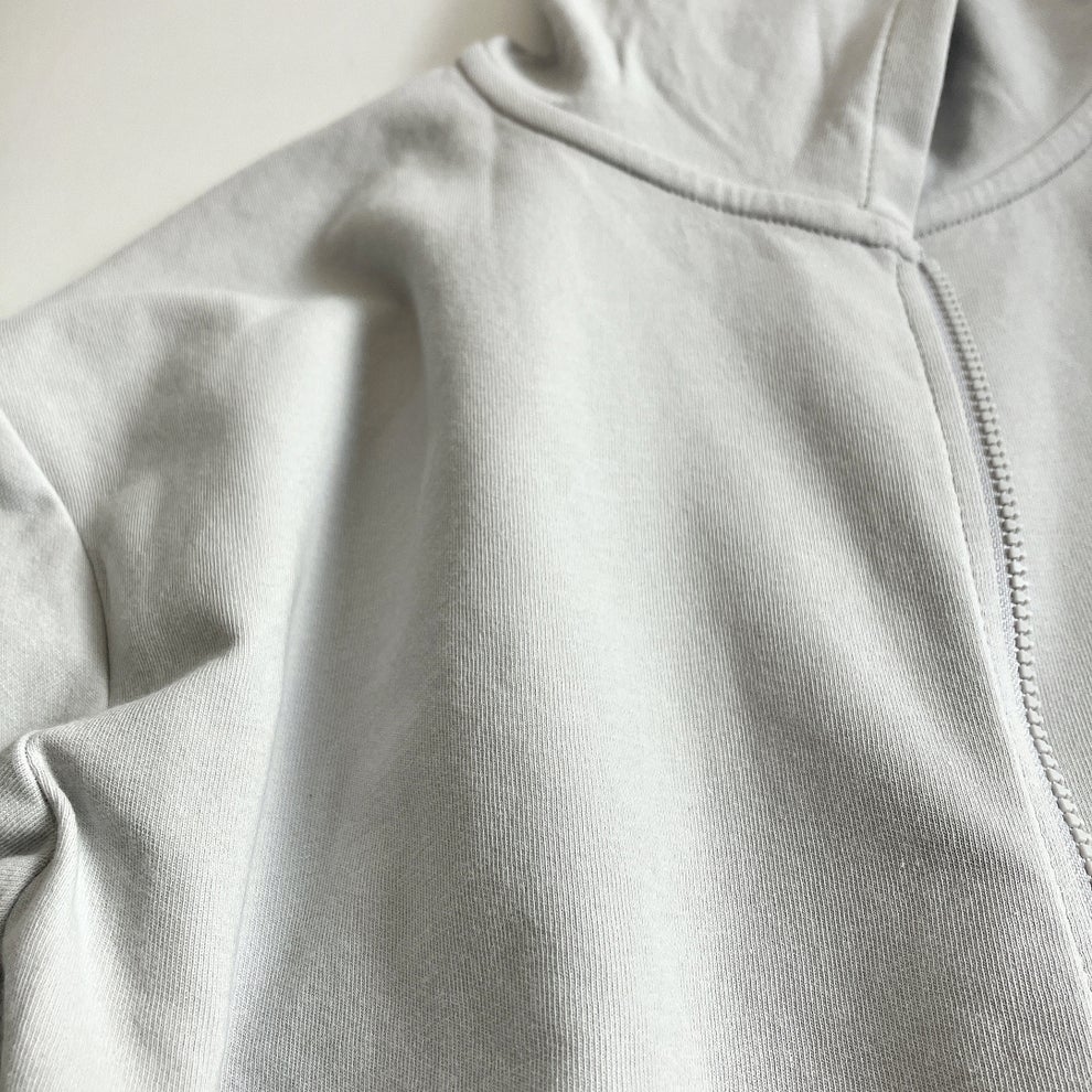 【GU】2290円→1690円に値下げ中！「最強のUVカットパーカー」「手の甲まで日差しをガード」ビヨ〜ンと伸びる『着る日焼け止め』サラサラで最高に気持ちいいの！《着用レビュー》【画像・動画】