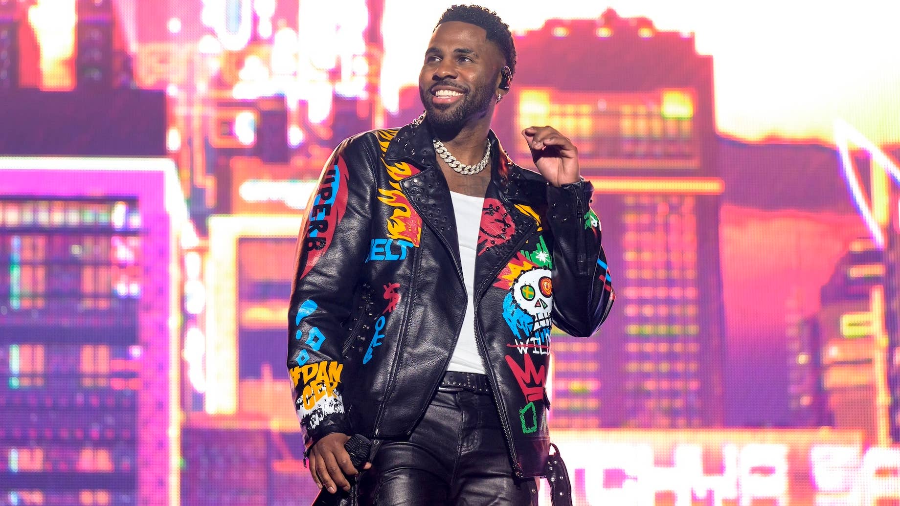 Jason Derulo Booed by Fans for Taking Bathroom Break During Show | Complex