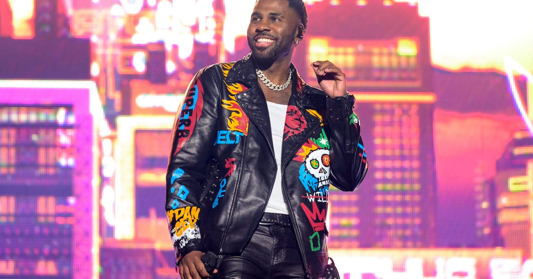 Jason Derulo Booed by Fans for Taking Bathroom Break During Show | Complex