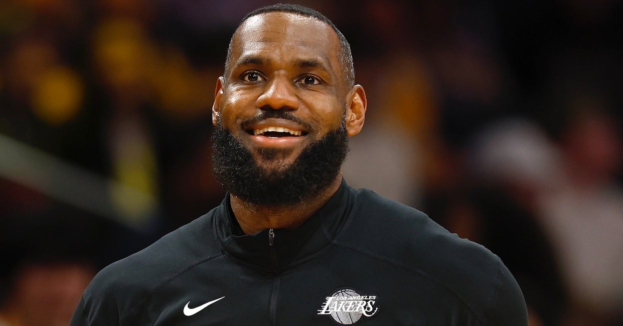 LeBron James Surprises Duquesne Hoops Team With Nike LeBron 21s for ...