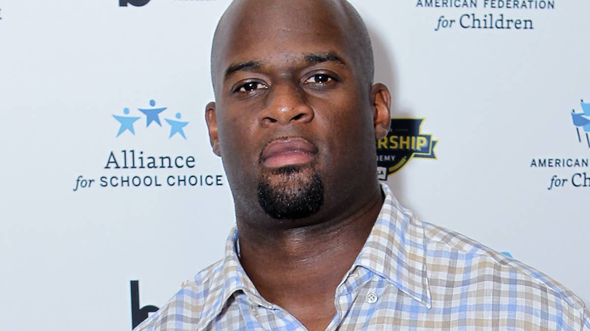 Vince Young Seemingly Knocked Out in Bar Brawl Incident | Complex