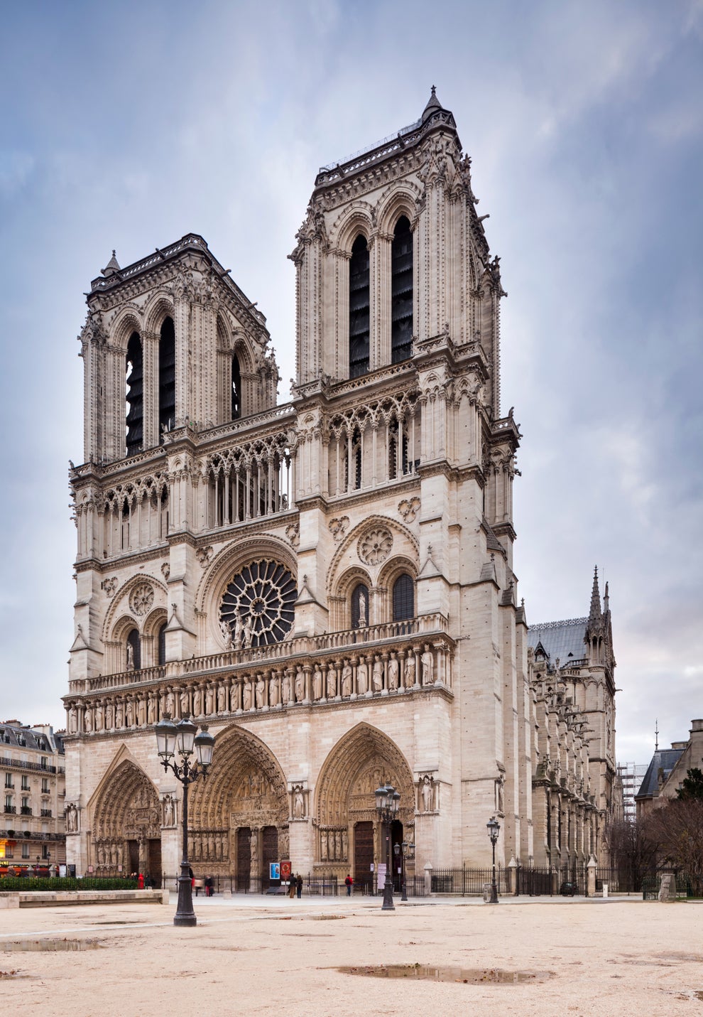 Iconic Landmarks Reconstructed in Alternate Eras