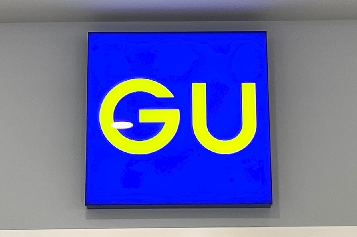 【画像・動画】このシンプルさが重宝する！GUの「990円トップス」全色揃えたいくらい使いやすいの！