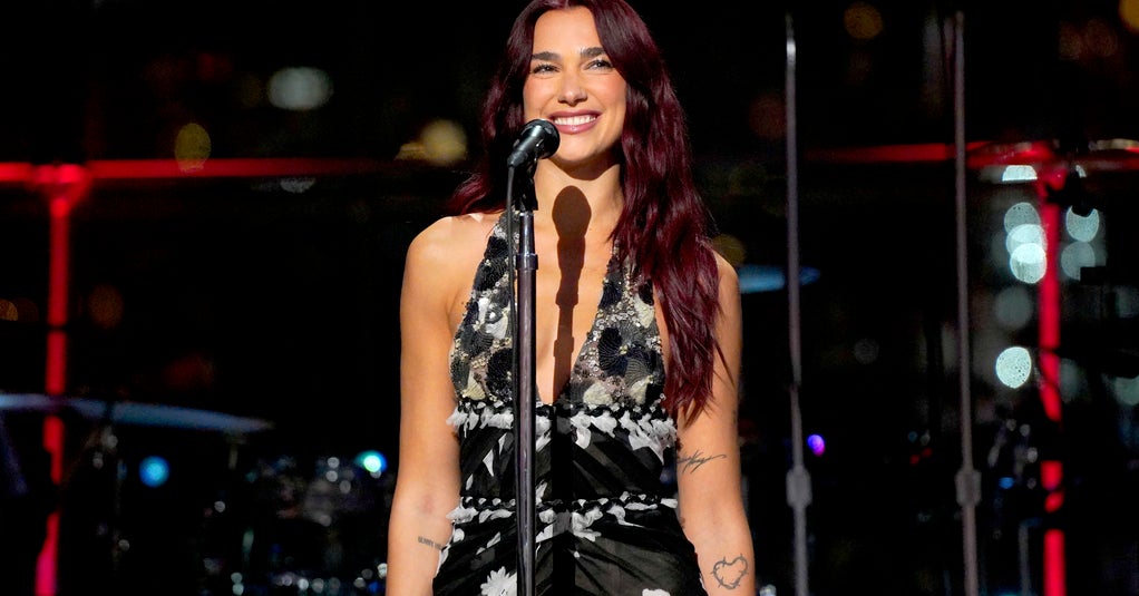 Dua Lipa Gets Surprised by Fan Who Got Junior M.A.F.I.A. "Get Money ...