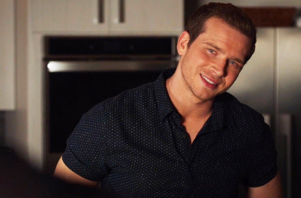 The Internet Reacts To 911 Buck Bisexual Reveal