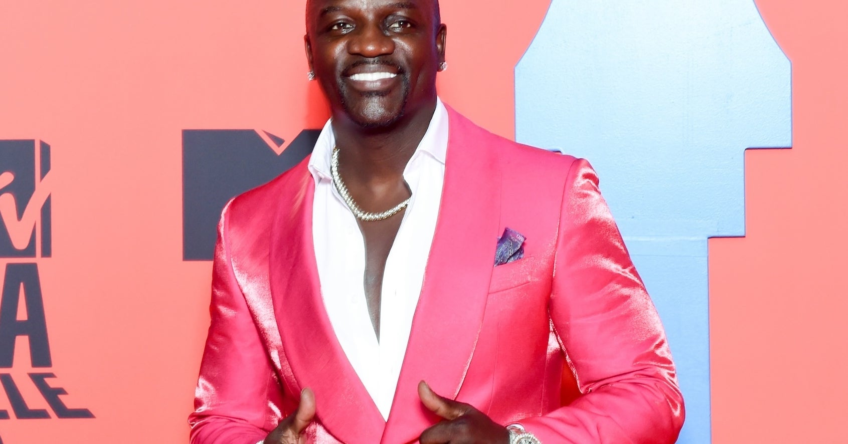Akon Says He's Praying for Diddy Amid Sex Trafficking Allegations ...