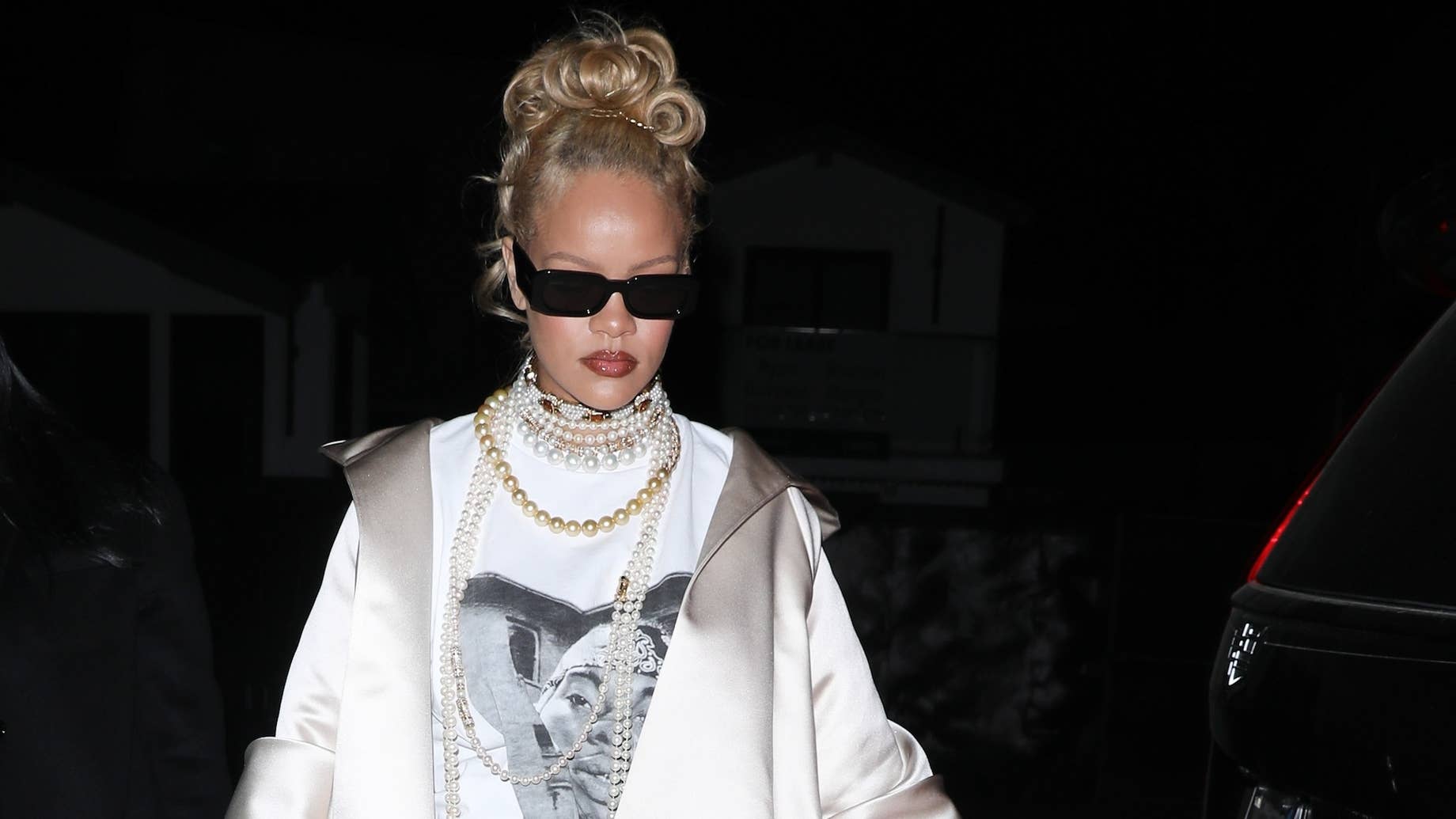 Rihanna Rocks Metallic Grill Similar to Kanye West and James Bond ...