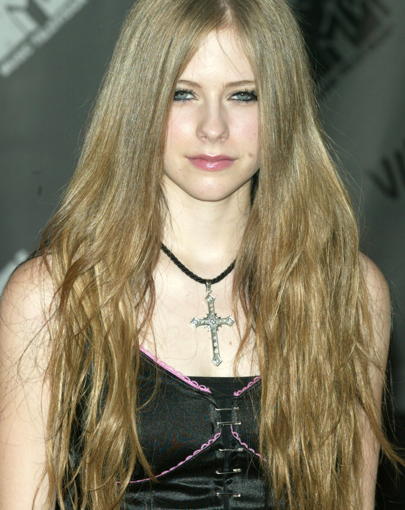 Avril Lavigne Death And Lookalike Conspiracy Theory Explained Avril Lavigne Death And Lookalike Conspiracy Theory Explained