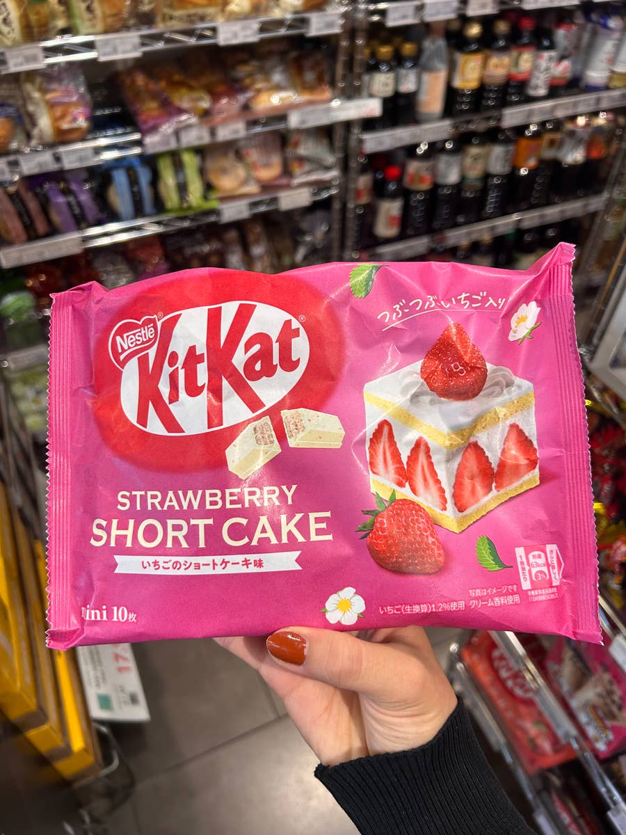 kitkat strawberry