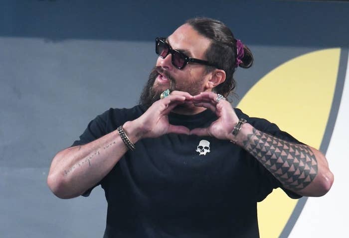 Jason Momoa Goes Instagram Official With Adria Arjona Mi Amor Complex