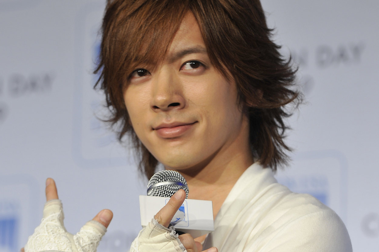 【画像】DAIGOの娘の足形を見る「成長がわかる」