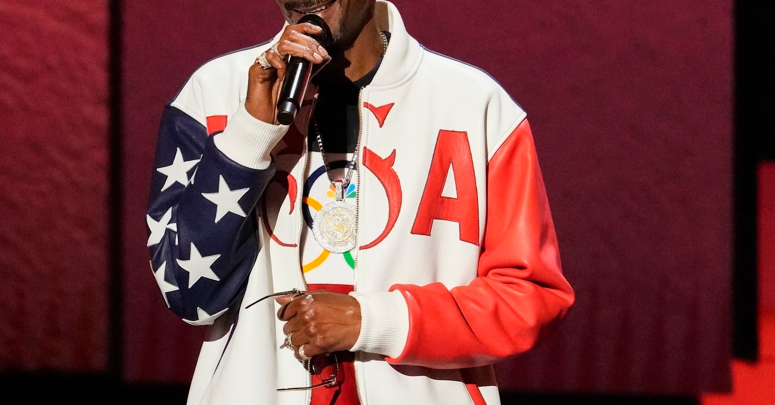 Snoop Dogg Is Selling a Blunt Roach and Other Artifacts in 'The Shiznit ...