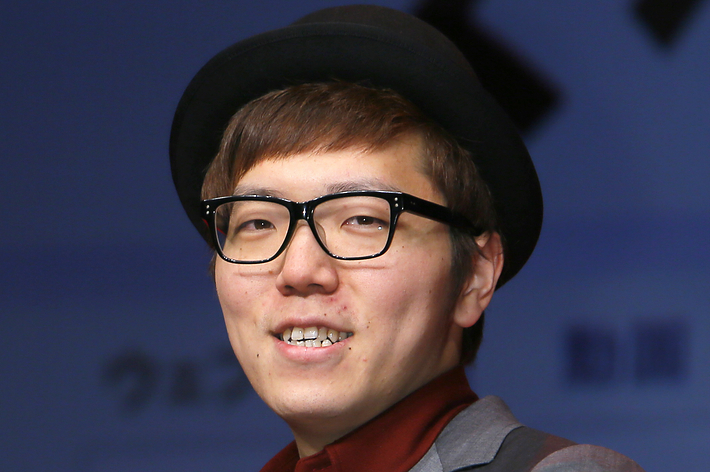 【画像】「拳の大きさ1.5倍くらい違う」HIKAKINと巨人・岡本和真のツーショットを見る