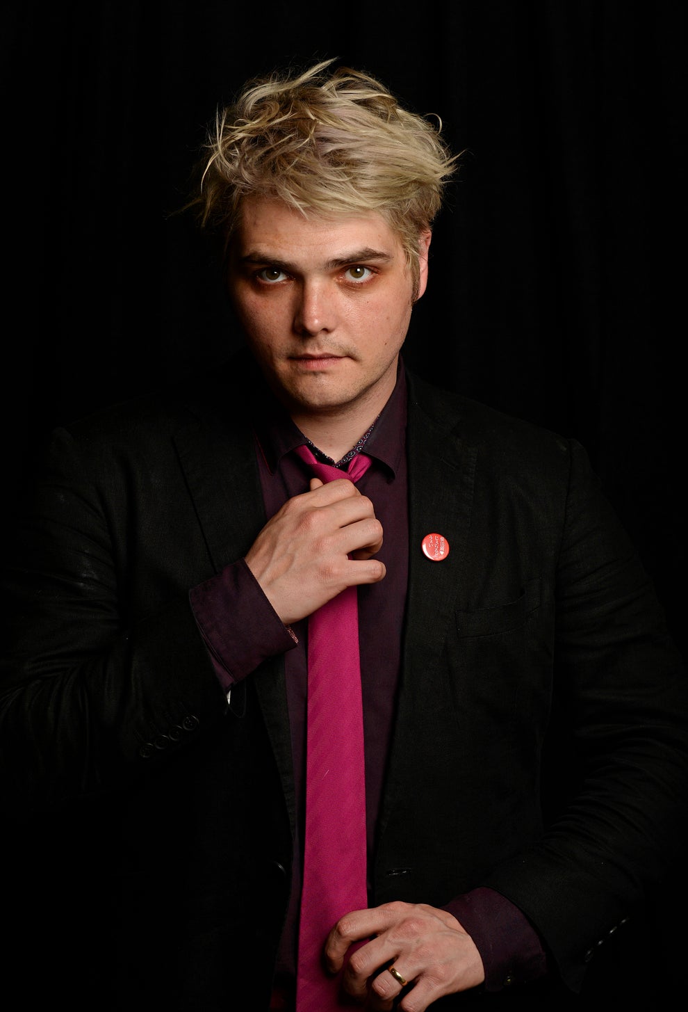17 Celebrities Who Use Non-Binary Pronouns
