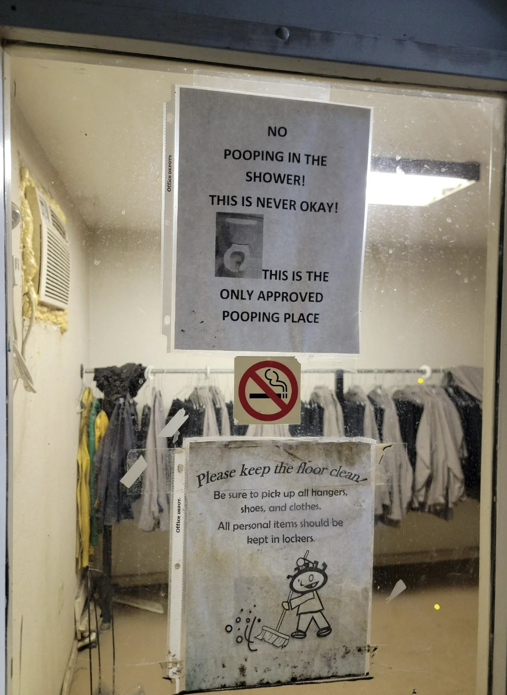 15 Ridiculous Signs Employees Spotted At Work
