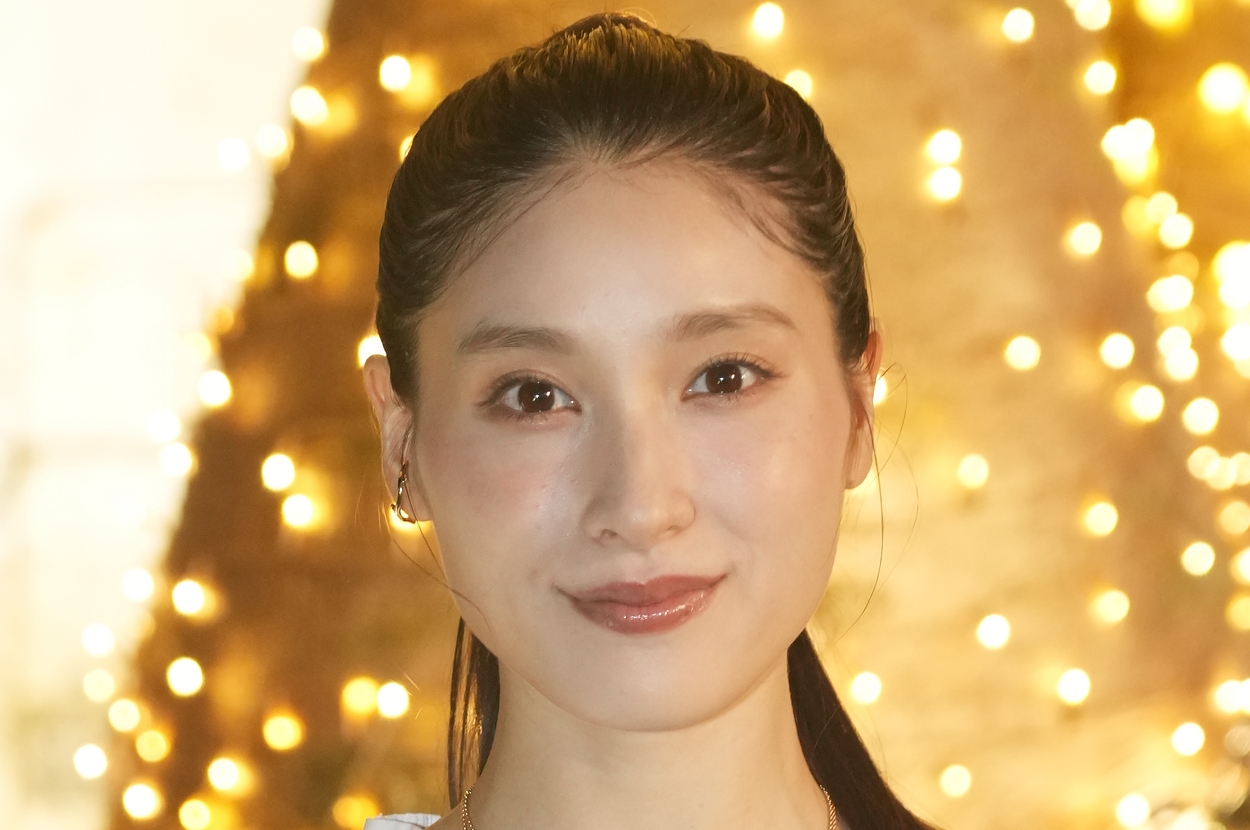 土屋太鳳が夫・片寄涼太と腕組みショットを公開→「映画のワンシーンのよう」「似てきたね!」と話題に