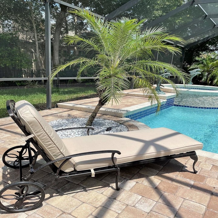31 Best Pool Lounge Chairs For Relaxing