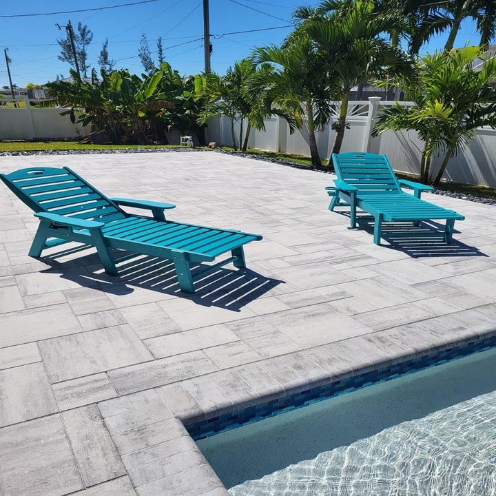 31 Best Pool Lounge Chairs For Relaxing