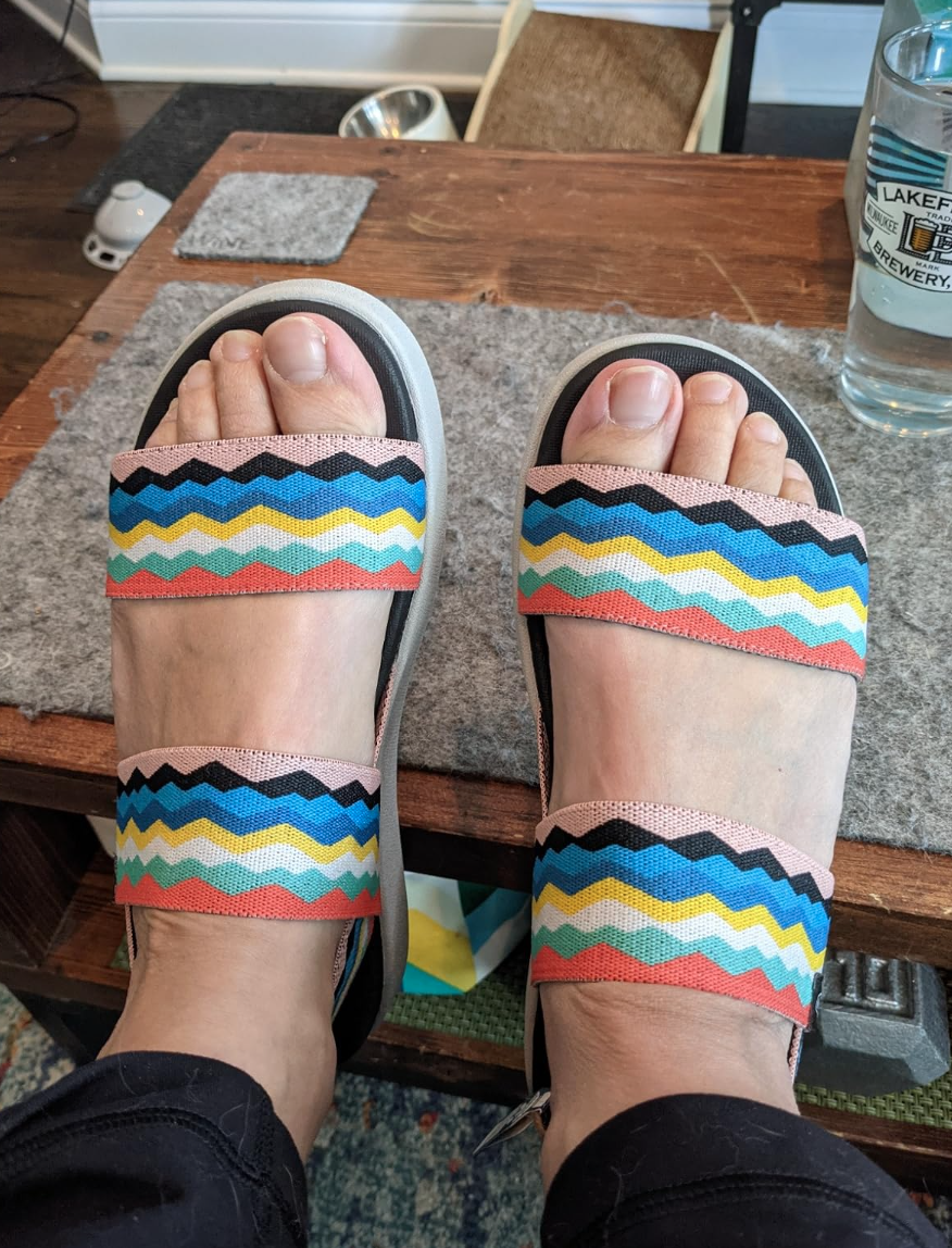 2 Best Sandals For Flat Feet In 2025