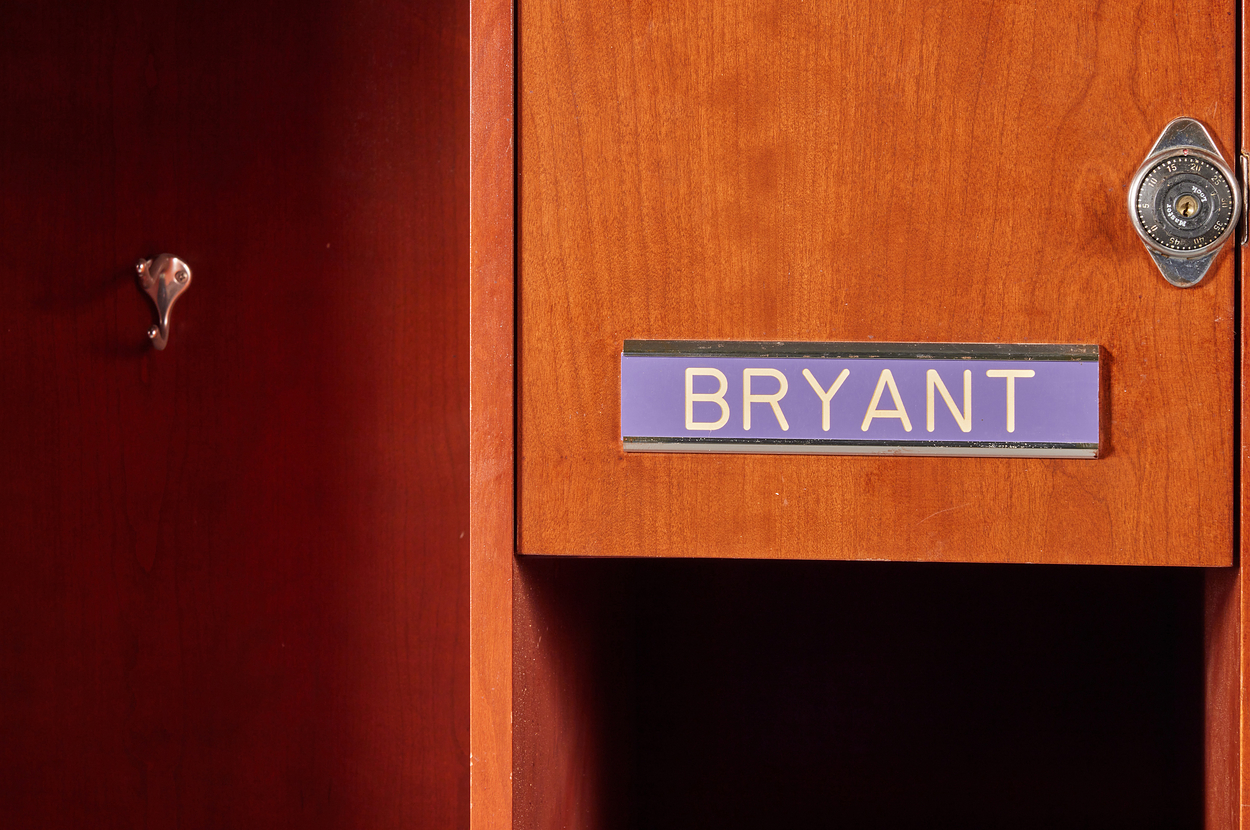 Kobe Bryant’s Locker From Staples Center Hits Auction With $1.5 Million ...