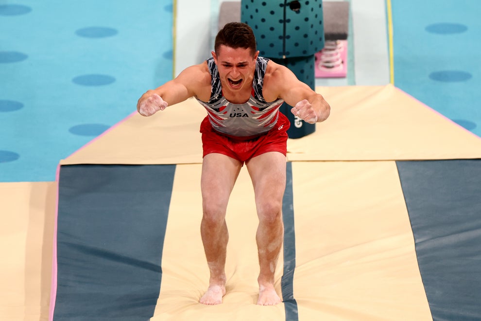 Everyone's Losing Their Minds Over The Nerdy Pommel Horse Guy