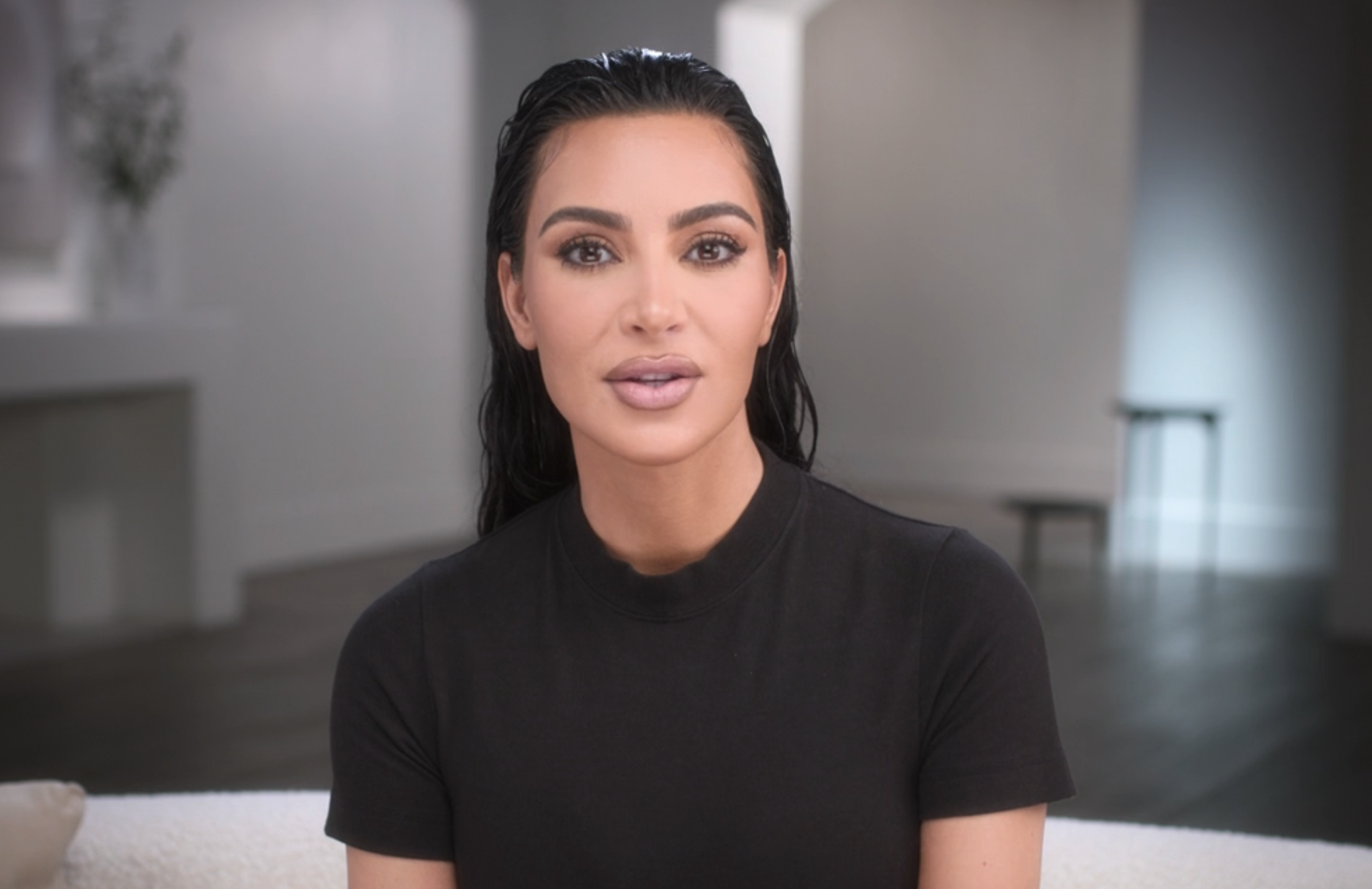 Fans Divided Over Kim Kardashian, Khloé Kardashian Dispute Fans Divided Over Kim Kardashian, Khloé Kardashian Dispute
