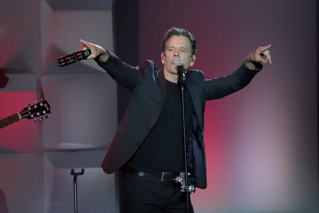 Kevin Bacon's Regular Person Disguise Backfires Kevin Bacon's Regular Person Disguise Backfires
