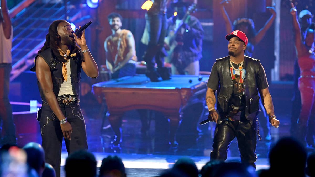 The 10 Hottest Women at the 2012 Grammy Awards | Complex