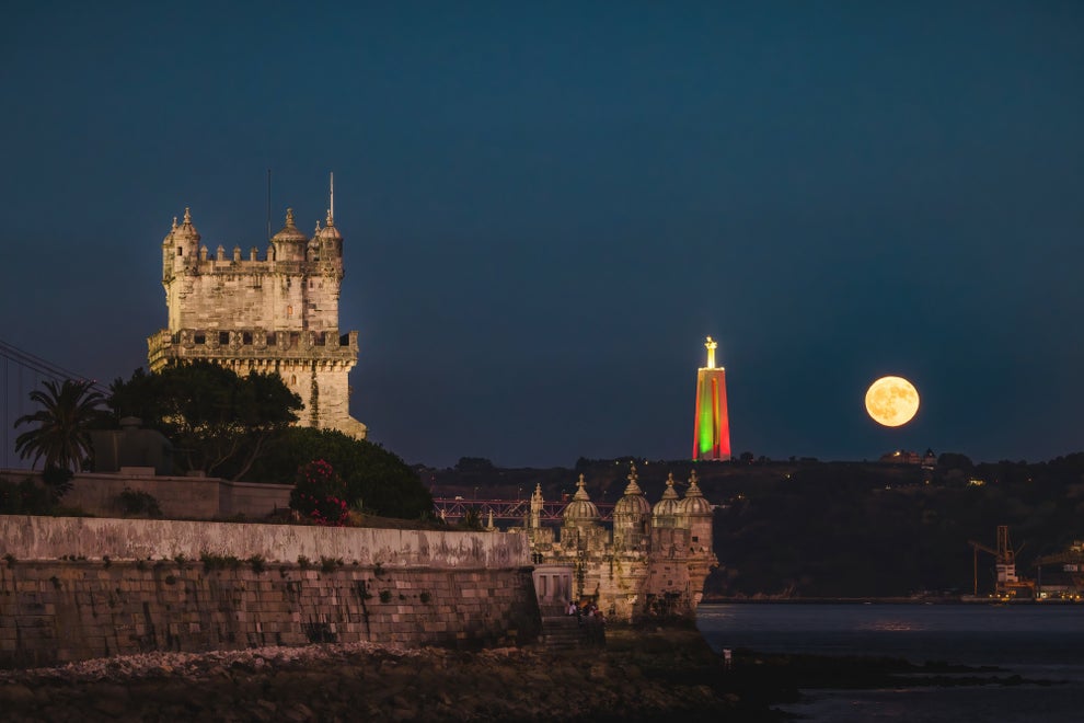 13 Photos Of Last Night's Stunning Blue Supermoon