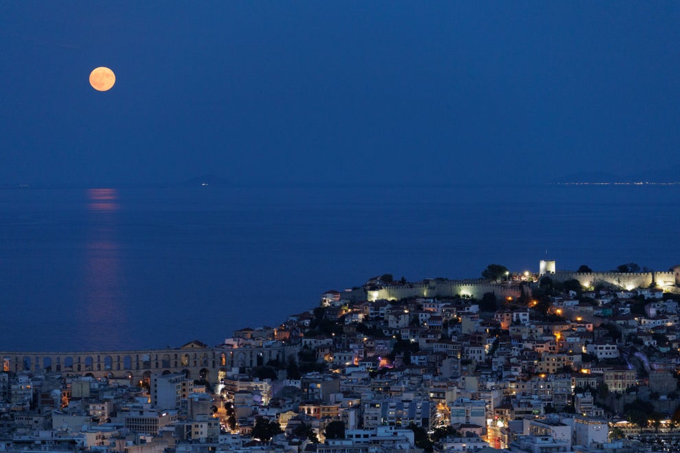 13 Photos Of Last Night's Stunning Blue Supermoon