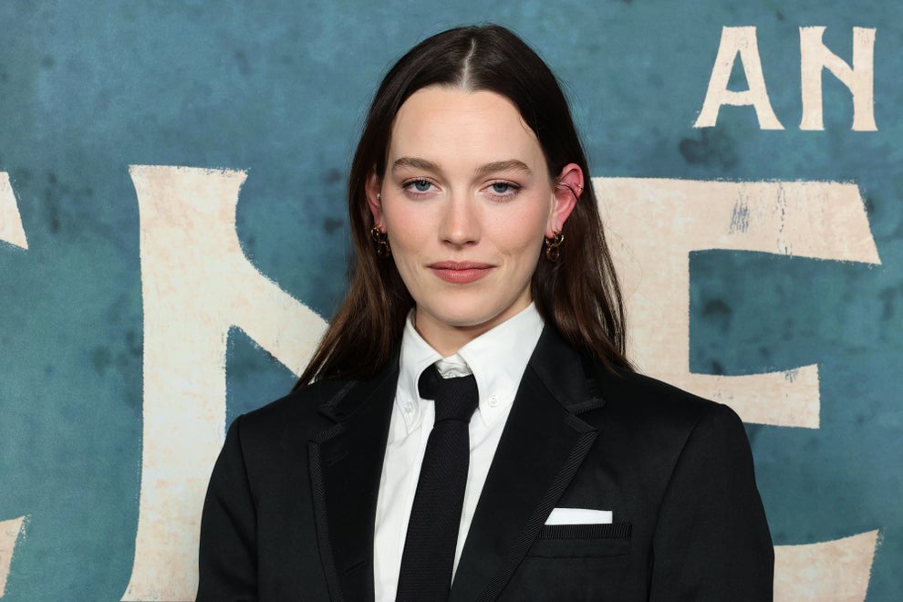 You Star Victoria Pedretti Fought "I Wolf You" Line